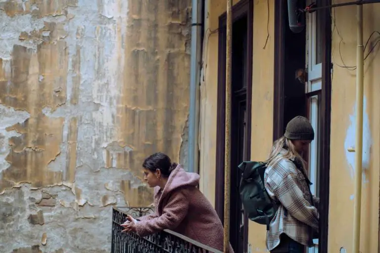 Familia (2024): recensione, trama, cast film.